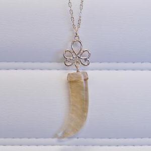 Saber-tooth Cream&gold Pendant Necklace on Luulla
