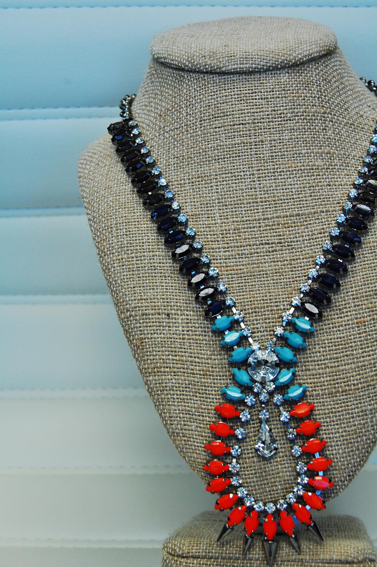 Bold Statement Necklace on Luulla