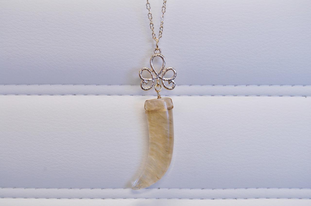 Saber-tooth Cream&gold Pendant Necklace on Luulla