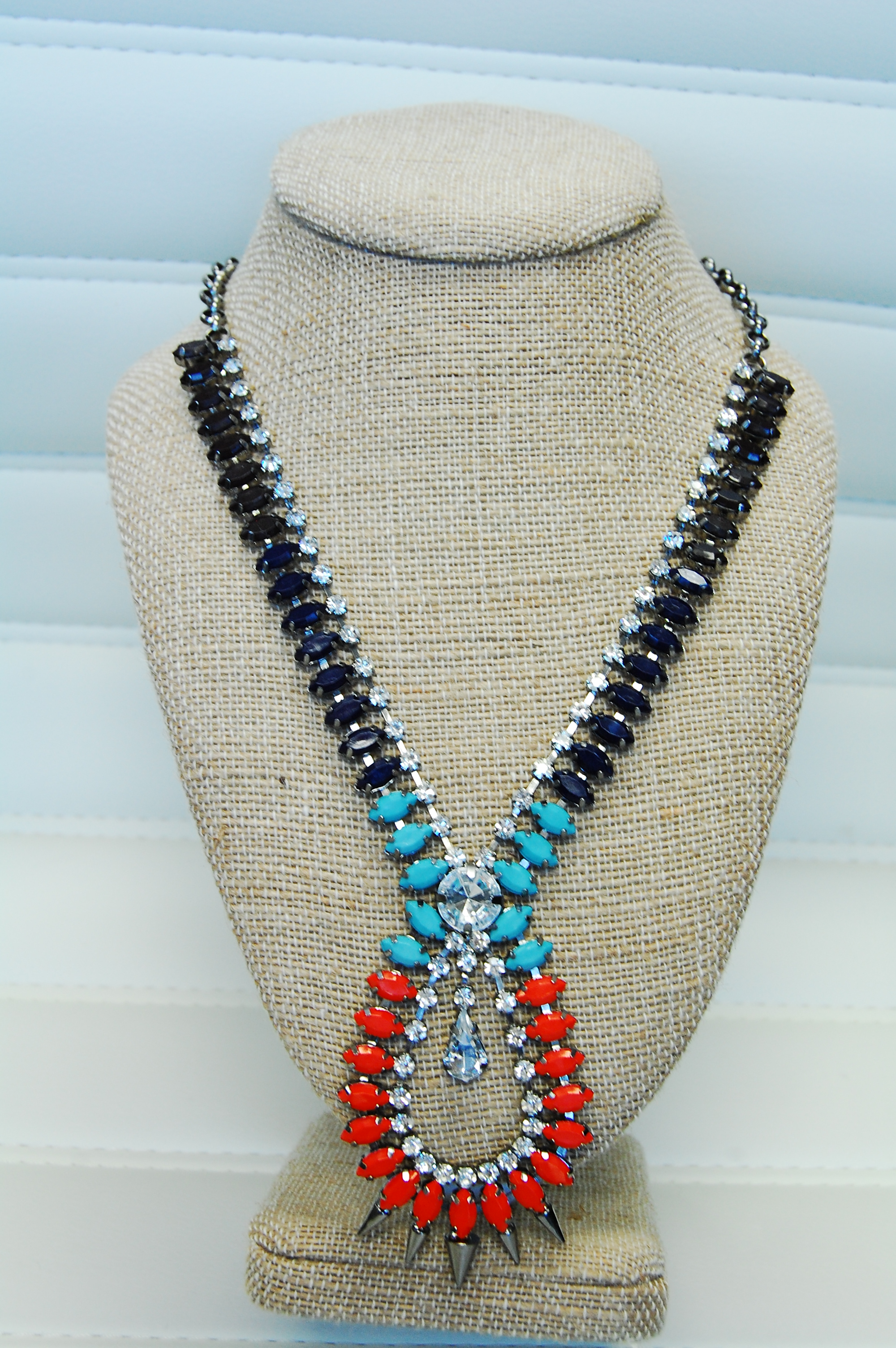 Bold Statement Necklace on Luulla